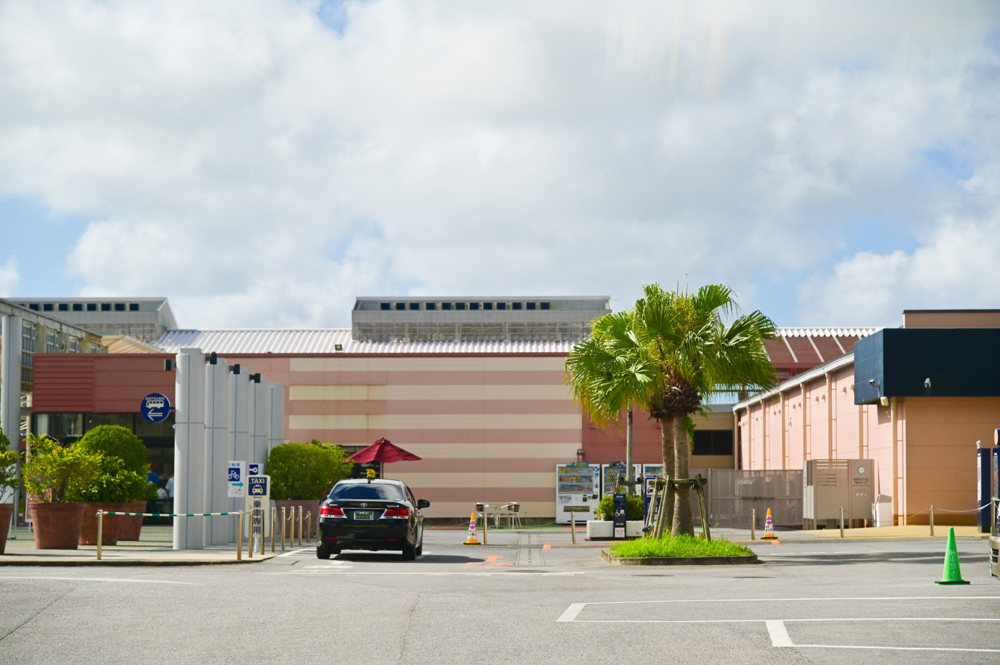 沖縄アウトレットモール あしびなー Okinawa Outlet Mall Ashibinaa – わかりやすい観光マップ Japan ...